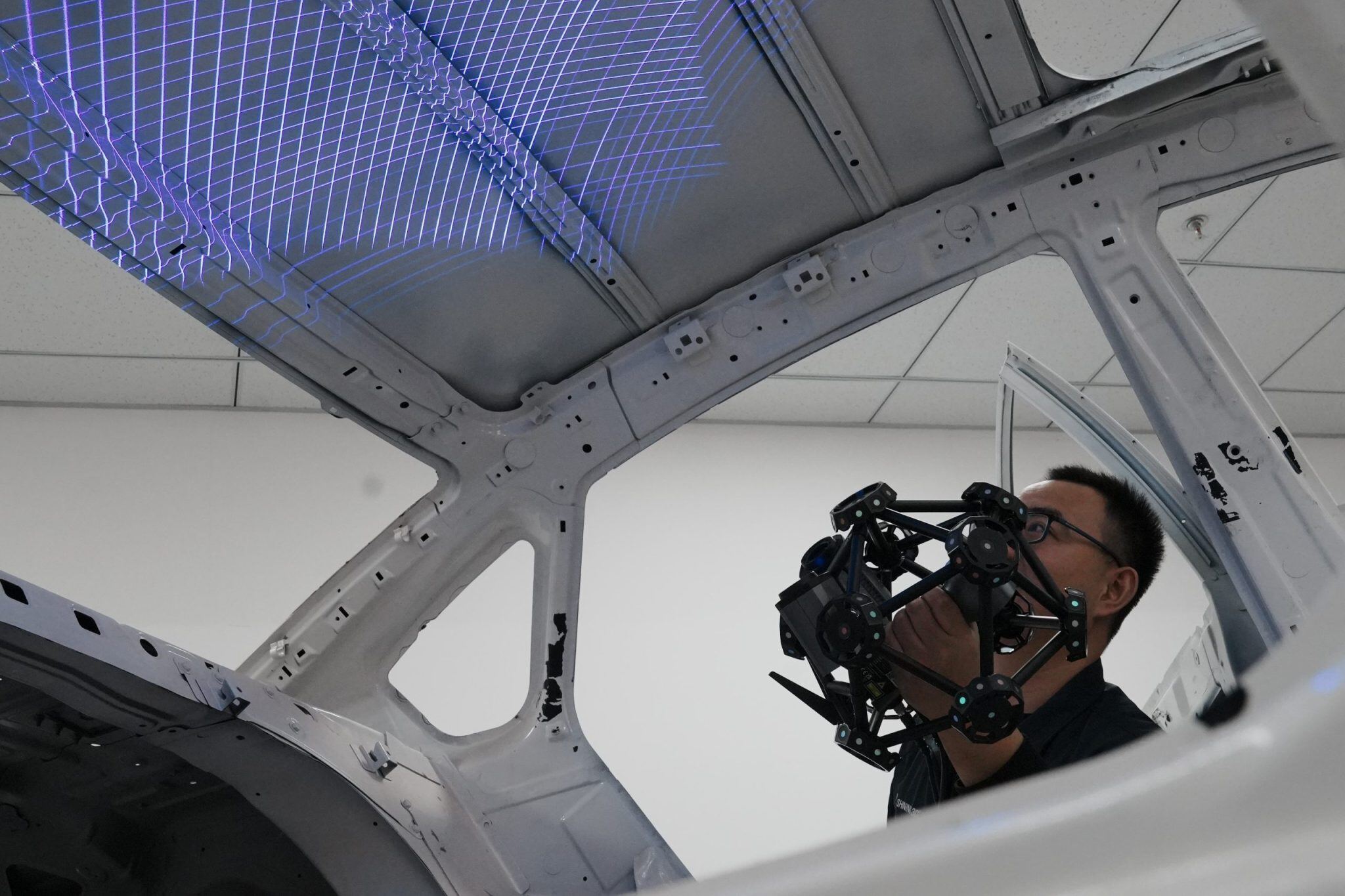 3D Scanning Automotive Body in White (BIW) with FreeScan Trak Pro2