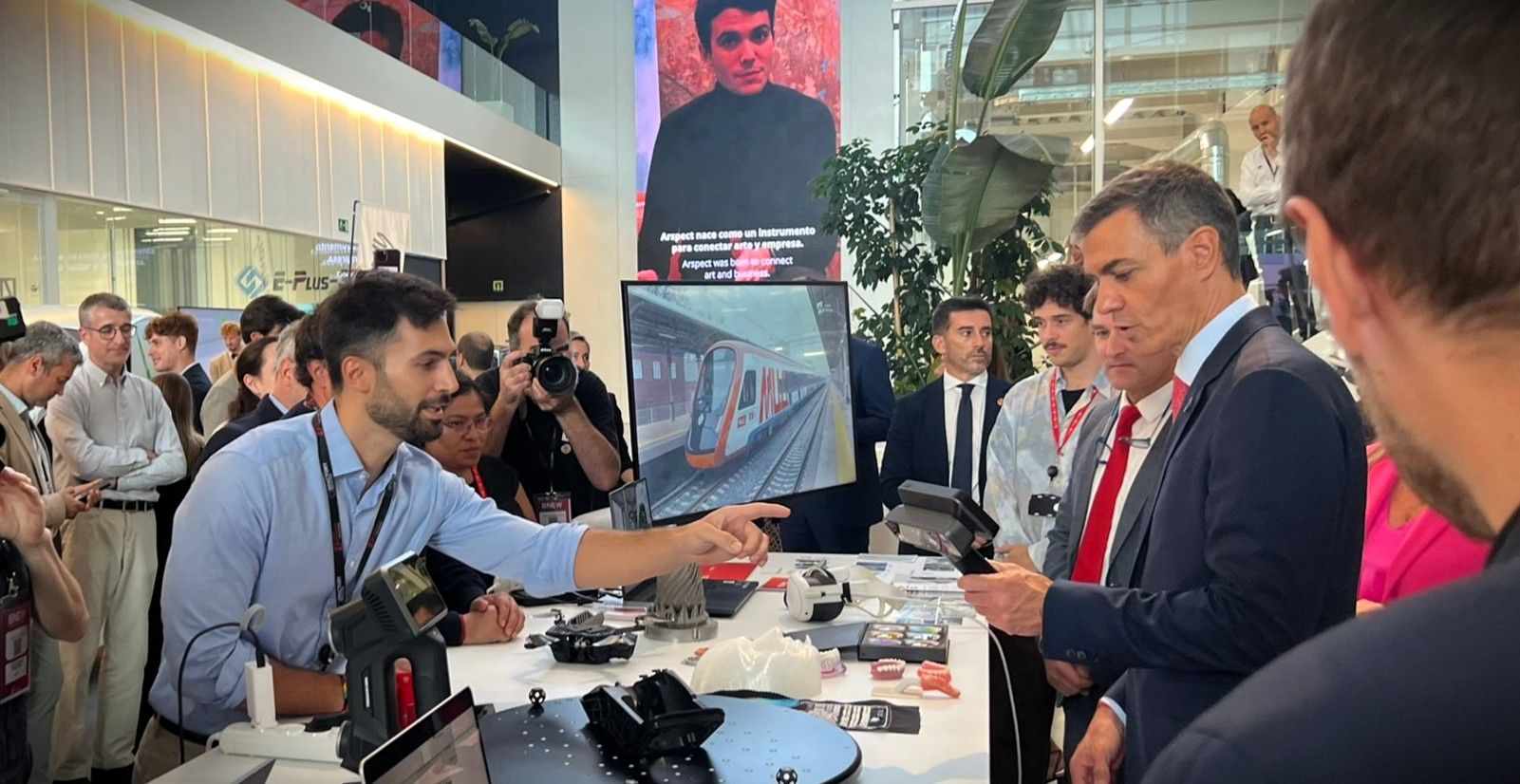 Spanish PM Visits SHINING 3D Booth at BNEW 2025